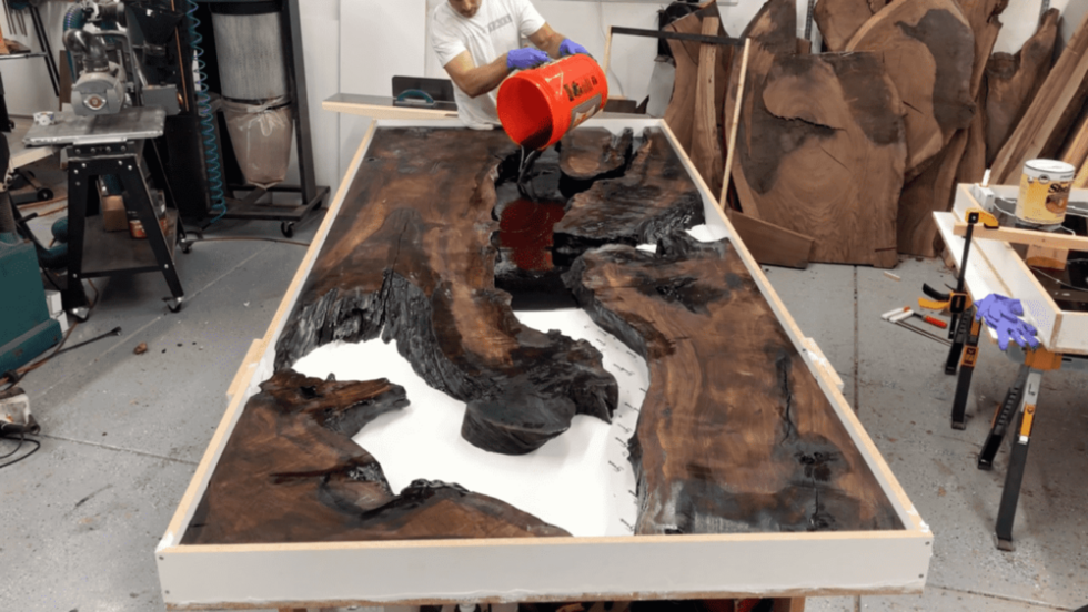 Fabriquer une table époxy soi-même : Guide complet en 6 étapes